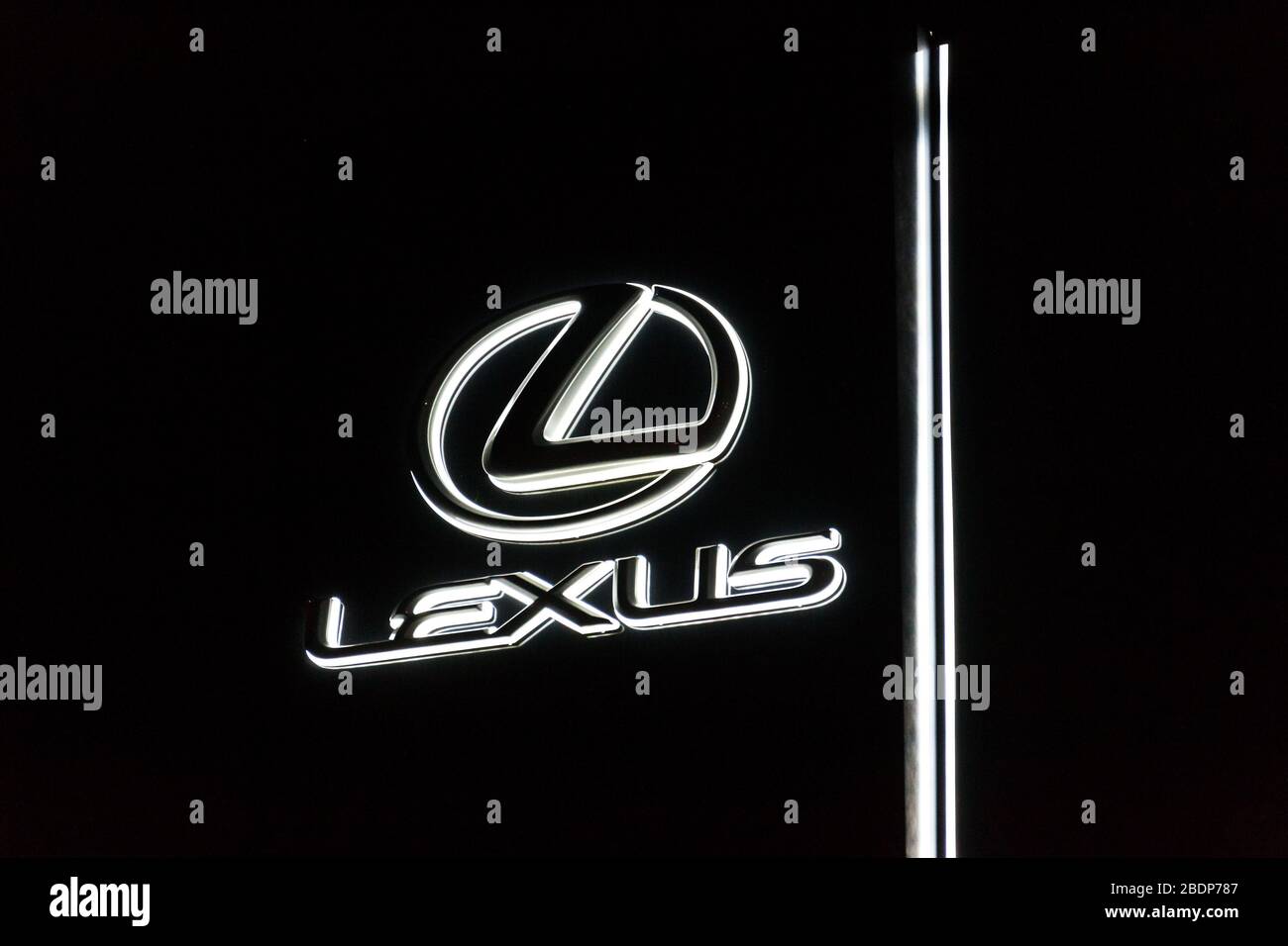 Logo lexus car brand hi-res stock photography and images - Alamy