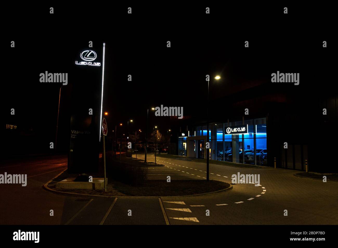 Logo lexus car brand hi-res stock photography and images - Alamy