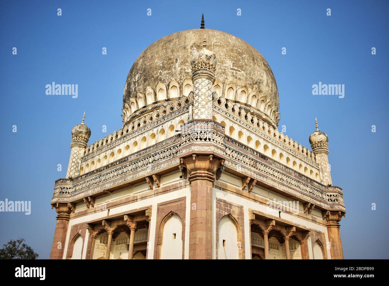Sultan Quli Qutb Mulk's tomb was built in 1543. Seven Tombs Stock ...