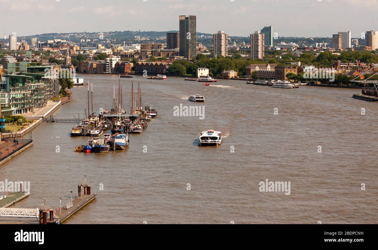 Modern living river thames hi-res stock photography and images - Alamy