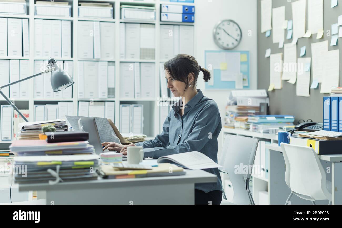Office clerk hi-res stock photography and images - Alamy