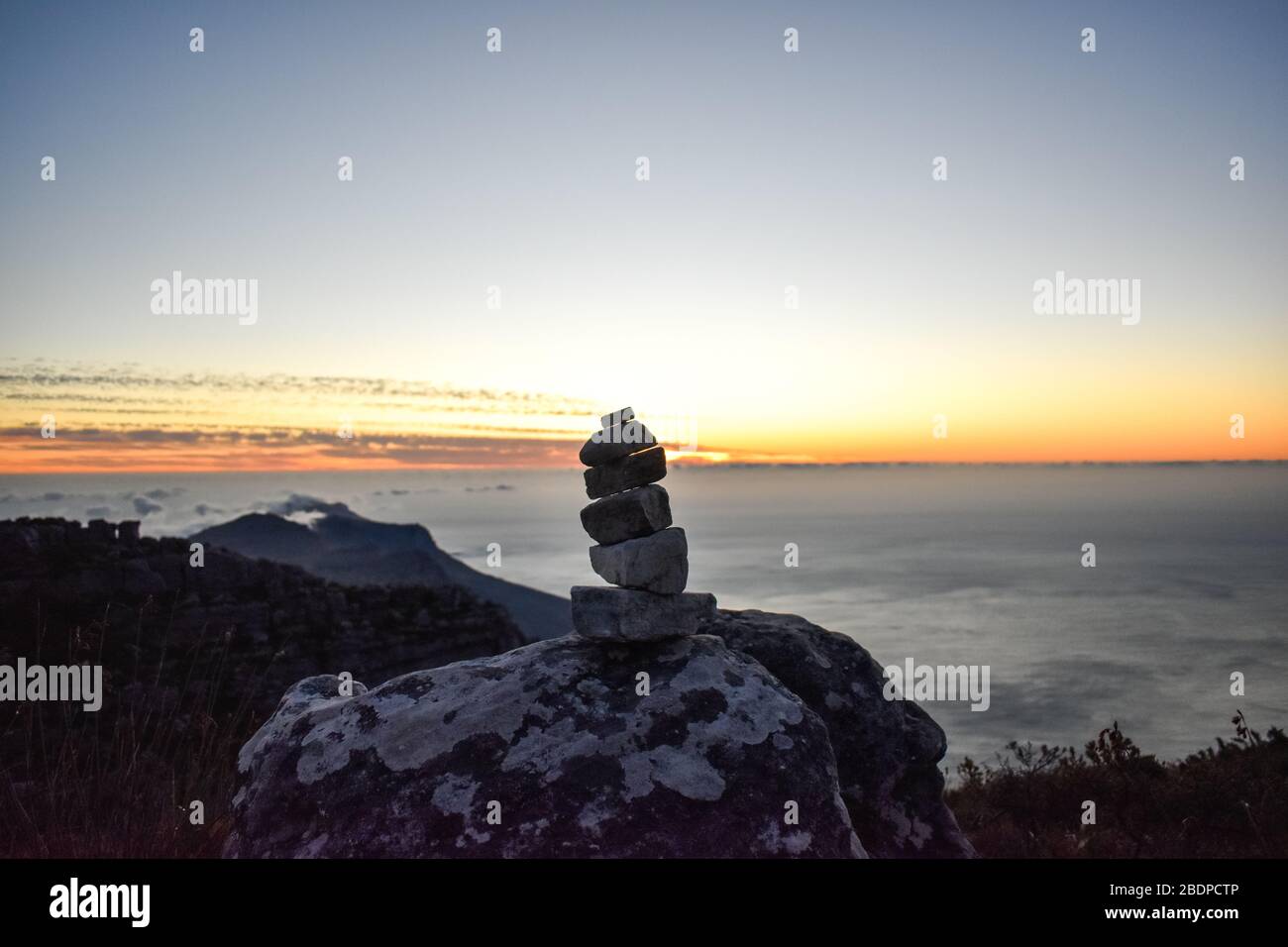 Rock balancing on Table Mountain Stock Photo - Alamy