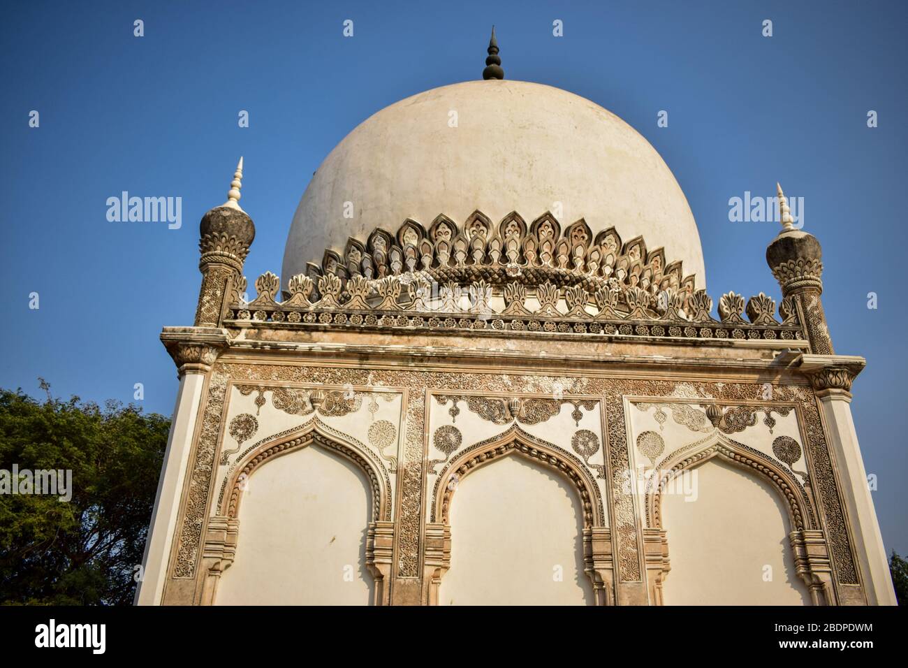 Sultan Quli Qutb Mulk's tomb was built in 1543. Seven Tombs Stock ...