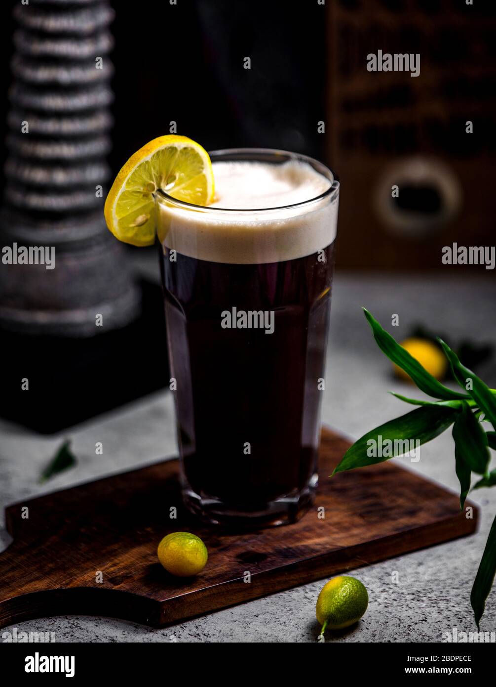 Black beverage foam lemon hi-res stock photography and images - Alamy