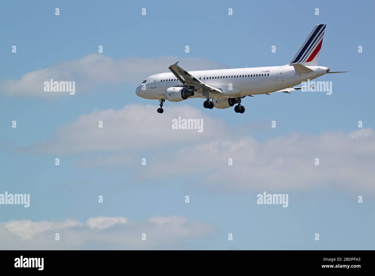 Boeing 737 aircraft wing flaps hi-res stock photography and images - Alamy