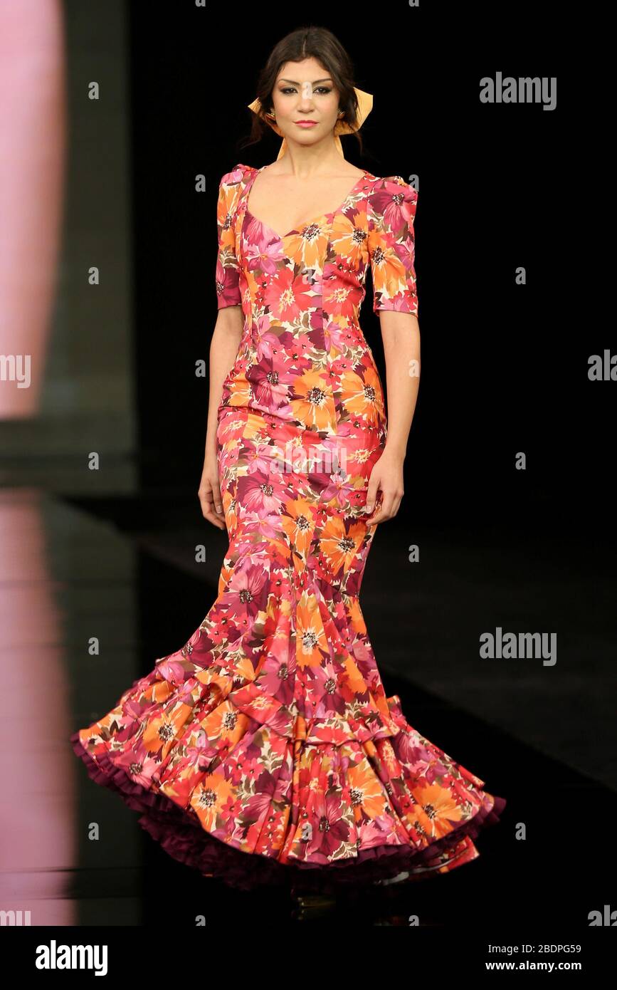 Chica nueva hi-res stock photography and images - Alamy