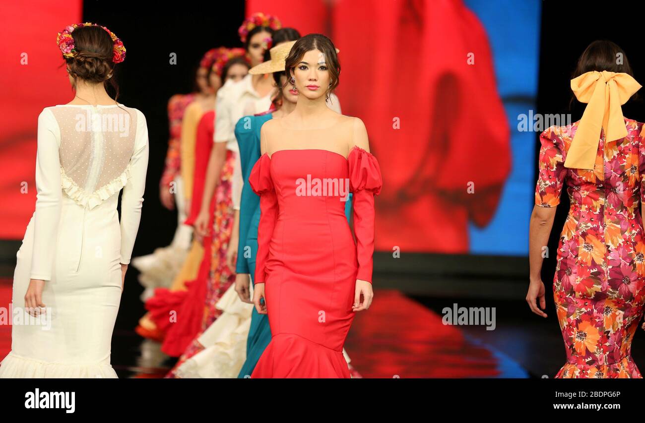 Fashion moda hi-res stock photography and images - Alamy