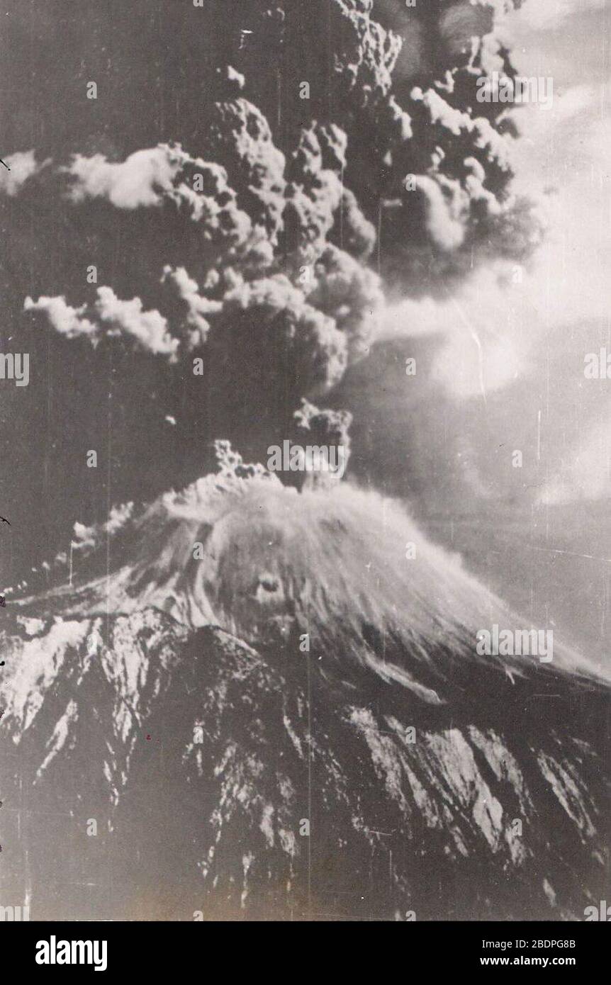 The vesuvius erupting hi-res stock photography and images - Alamy