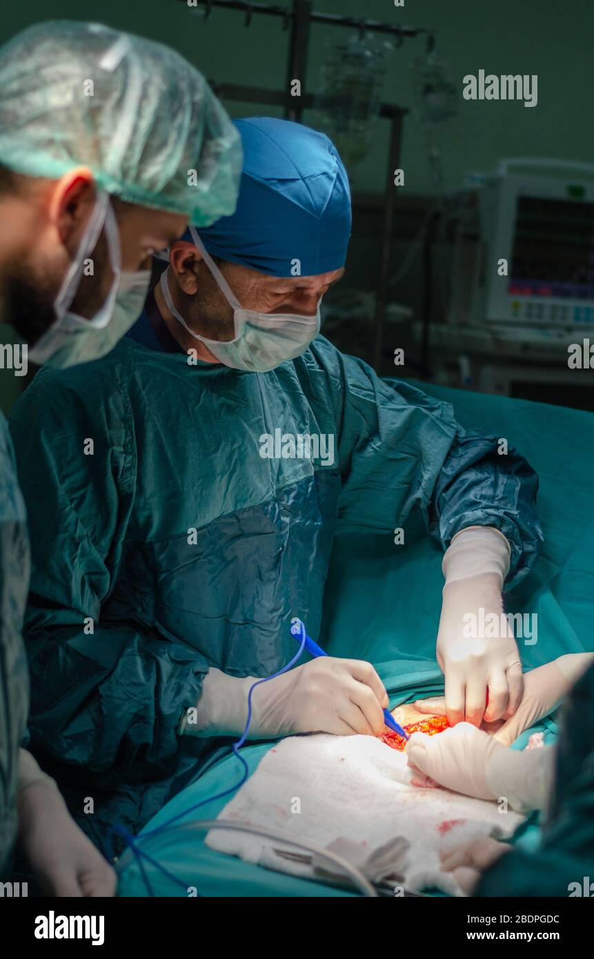 Surgeon with a patient in an operating room hi-res stock photography ...
