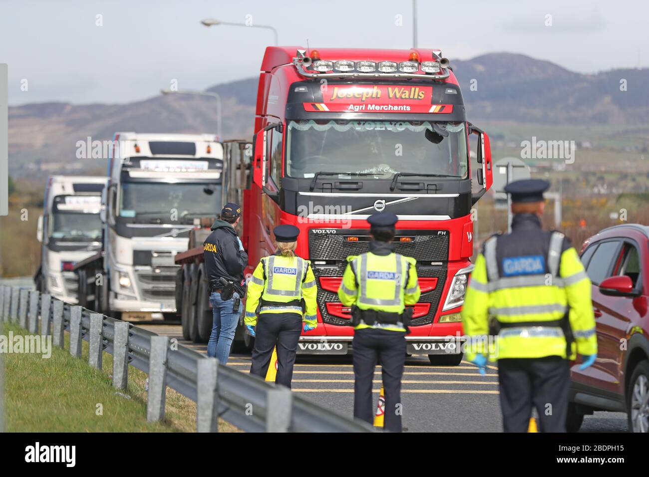 Armed detectives mount coronavirus checkpoints on border hi-res stock ...