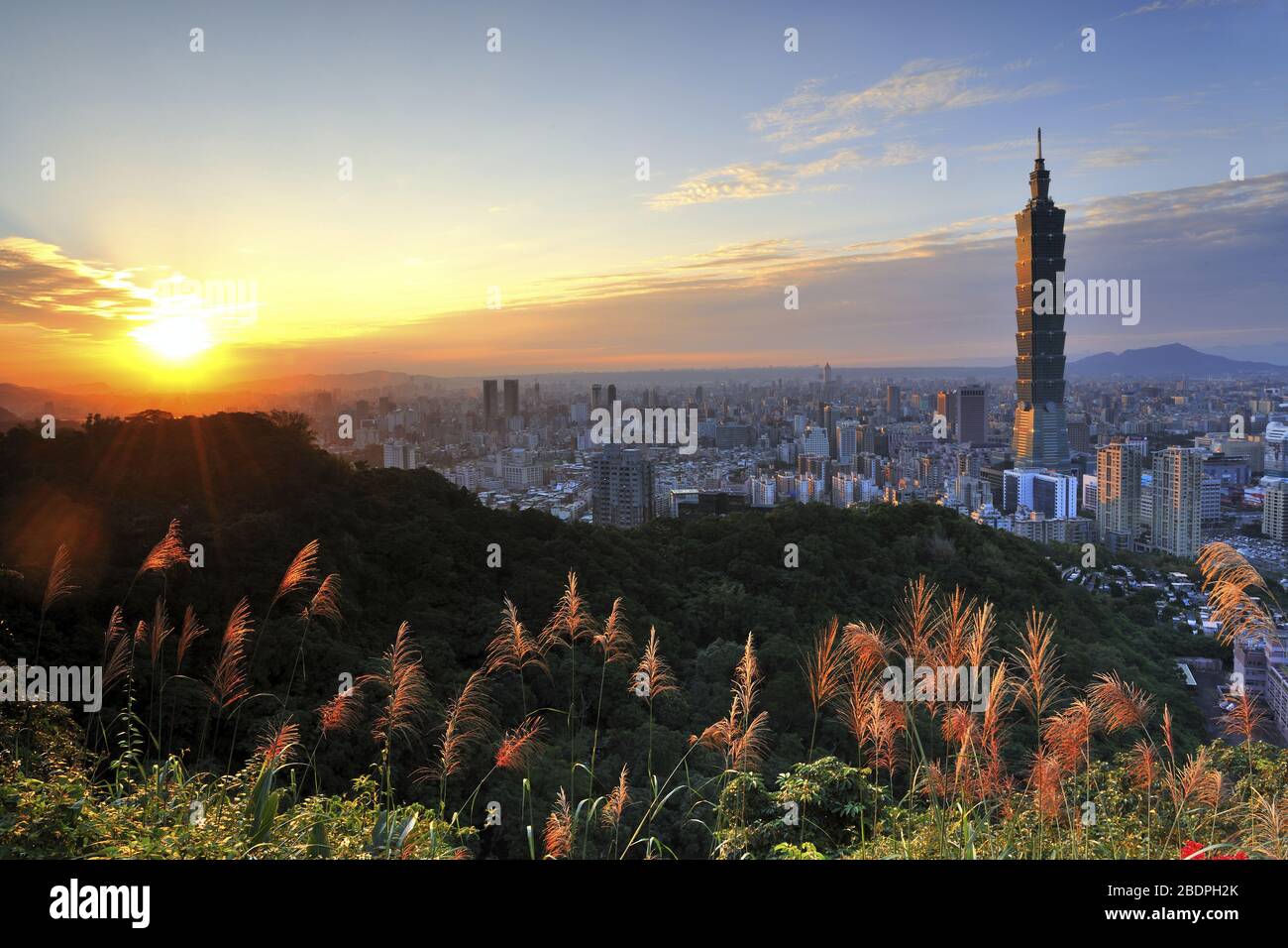 sunset of Taipei 101 Taiwan Stock Photo - Alamy