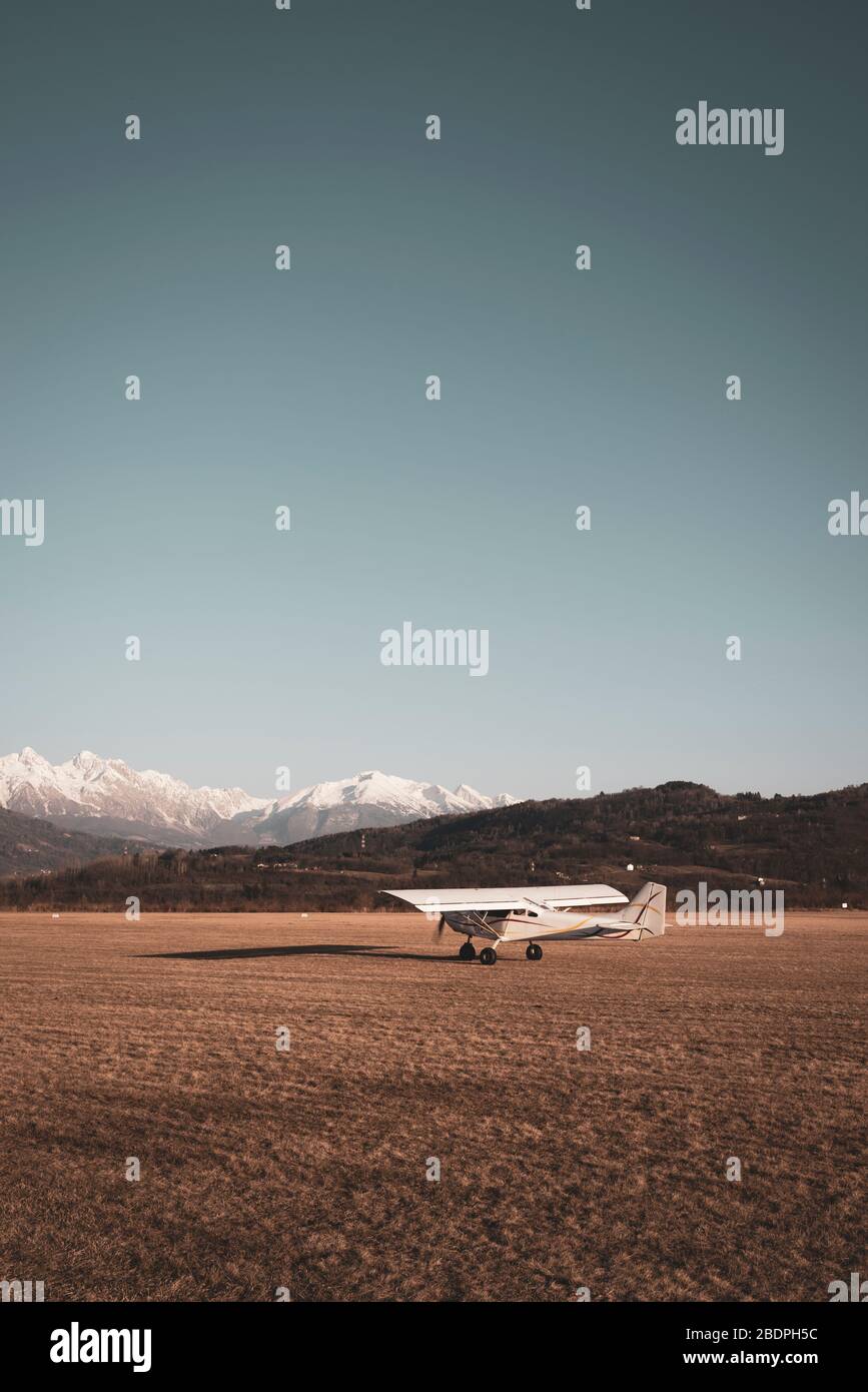 Two seater plane hi-res stock photography and images - Alamy