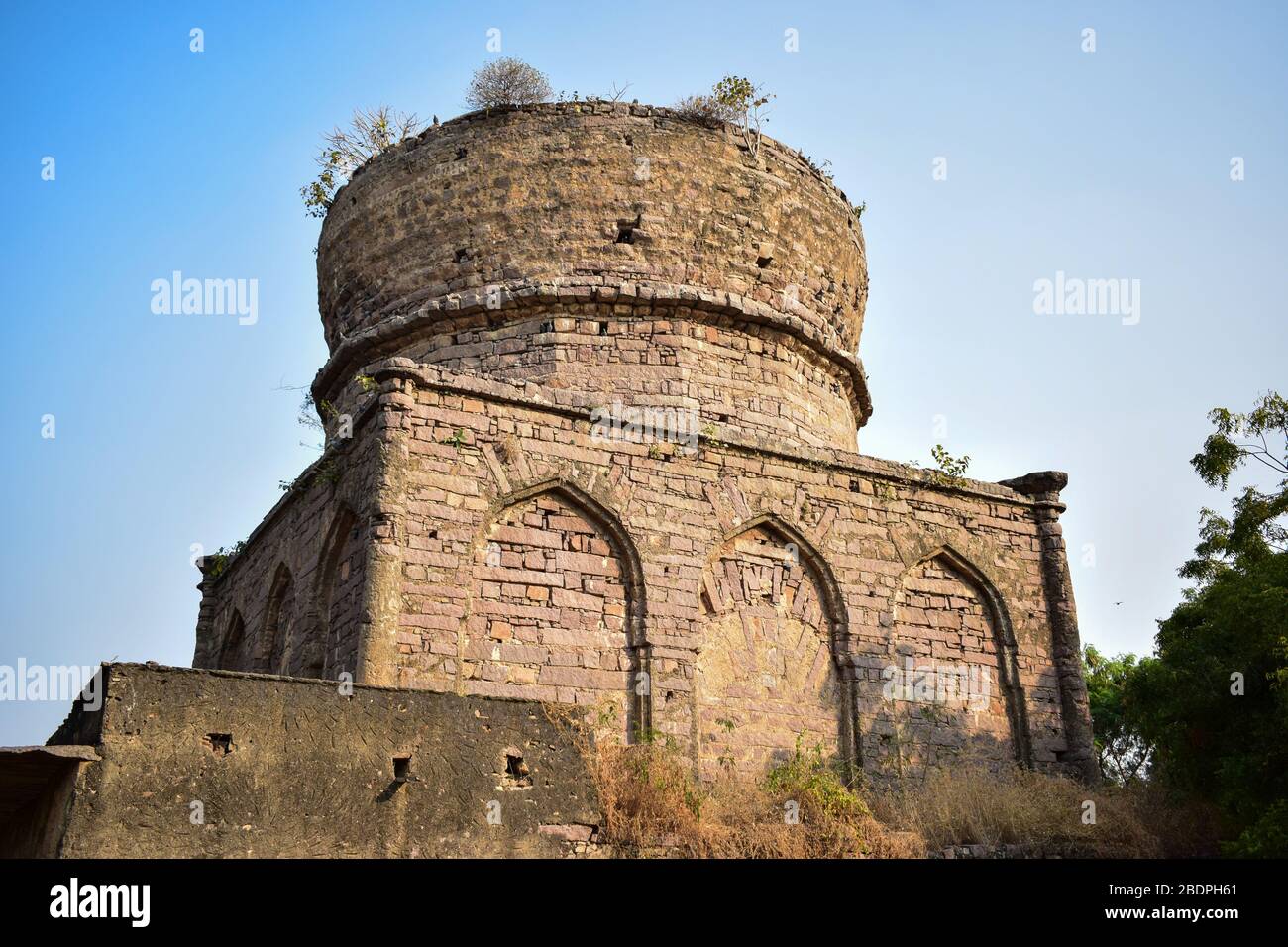 Sultan Quli Qutb Mulk's tomb was built in 1543. Seven Tombs Stock ...