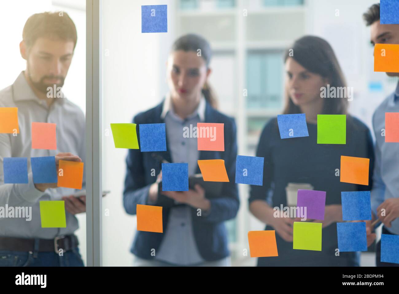 Office worker post it notes hi-res stock photography and images - Alamy