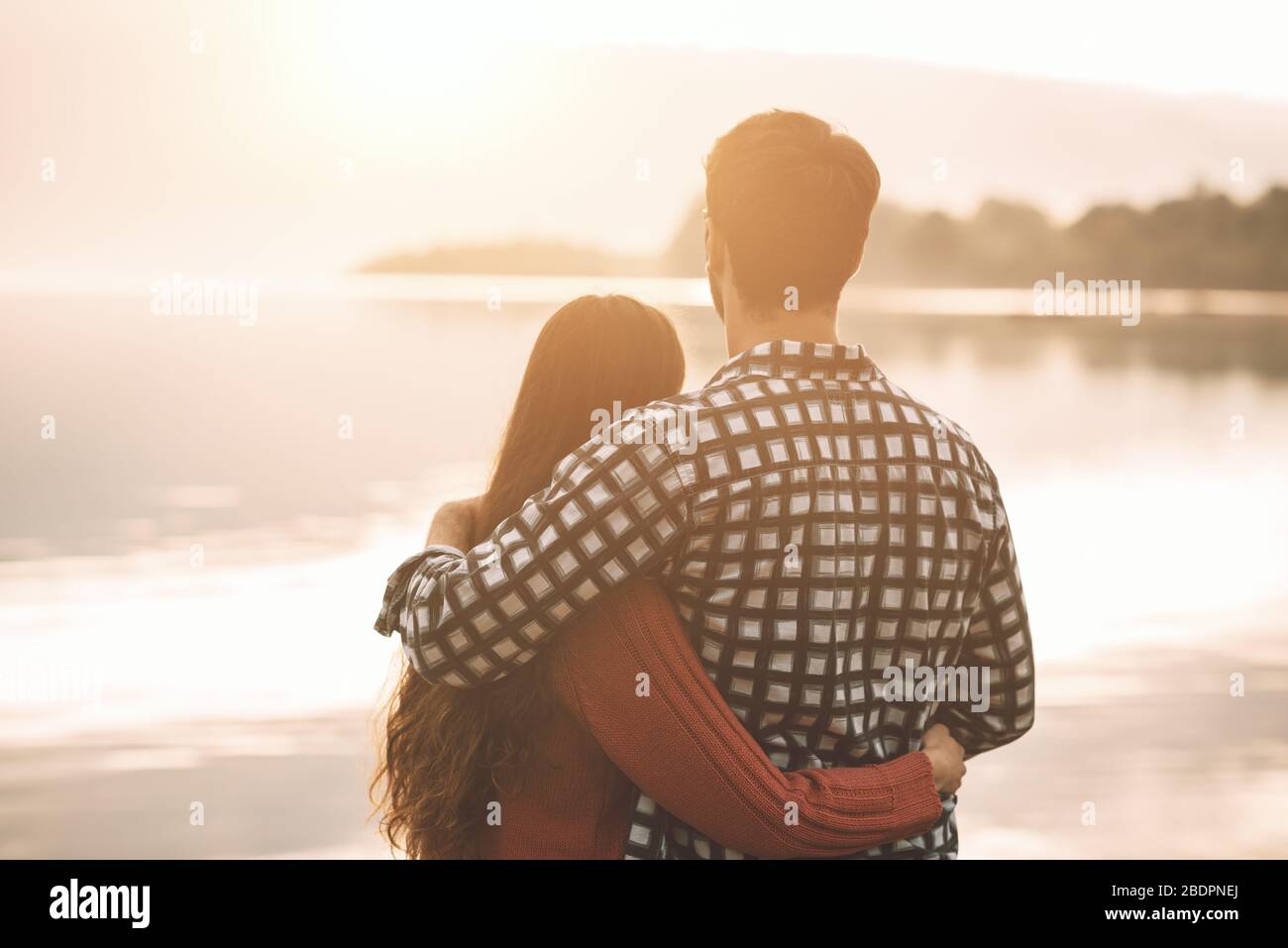 Couple staring sunset hi-res stock photography and images - Alamy