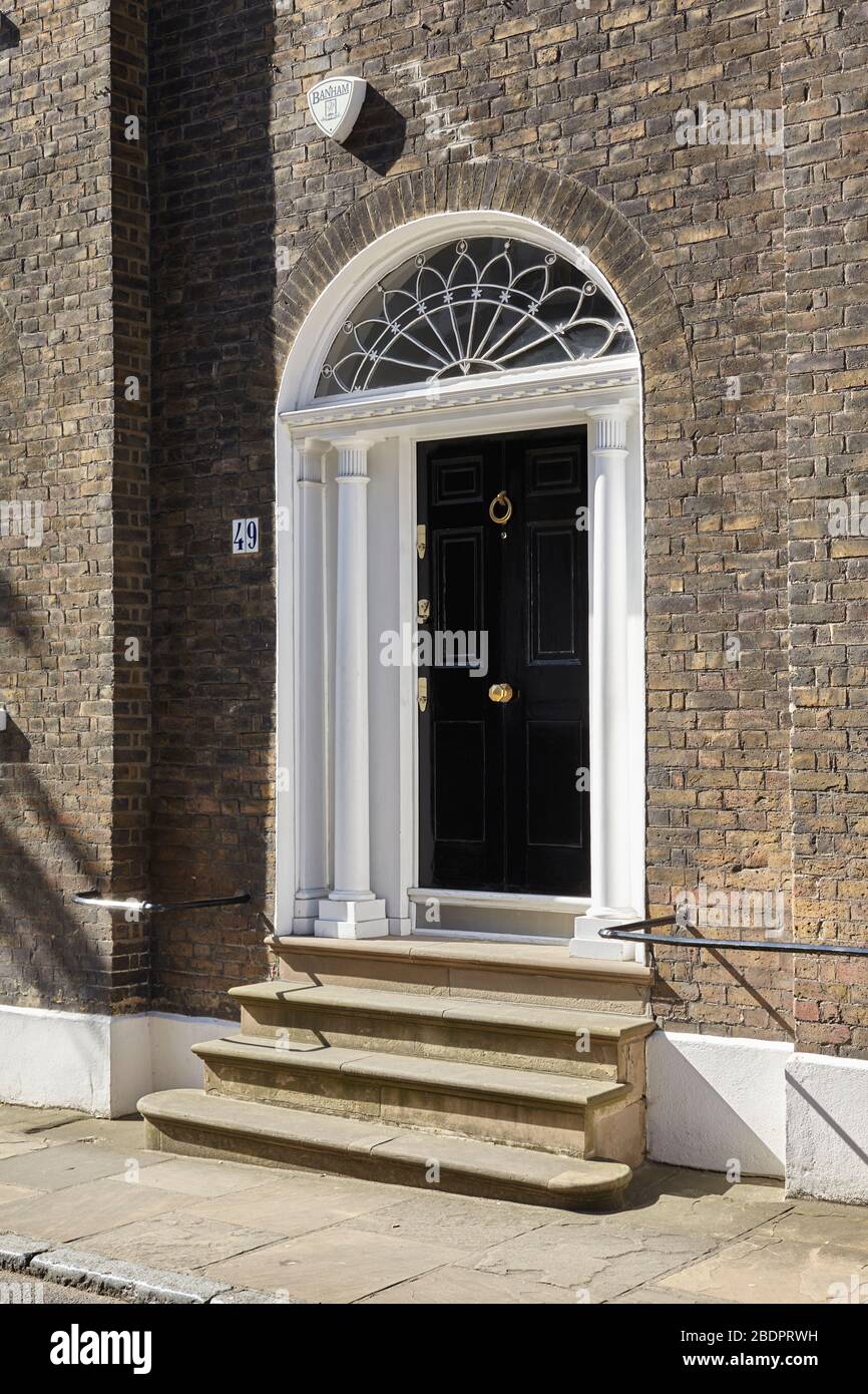 Traditional London front door in Islington Stock Photo - Alamy
