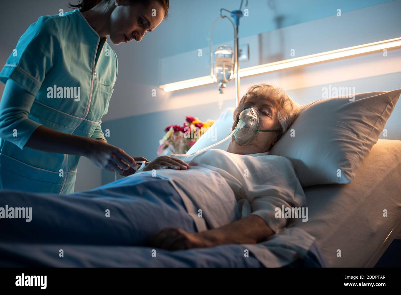 Hospitalized oxygen iv hi-res stock photography and images - Alamy