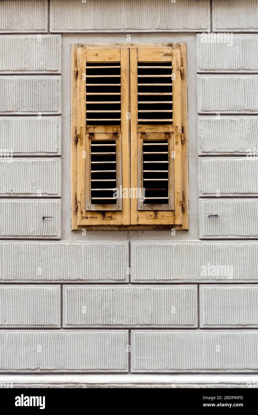 Closed old broken window, close up, detail Stock Photo - Alamy