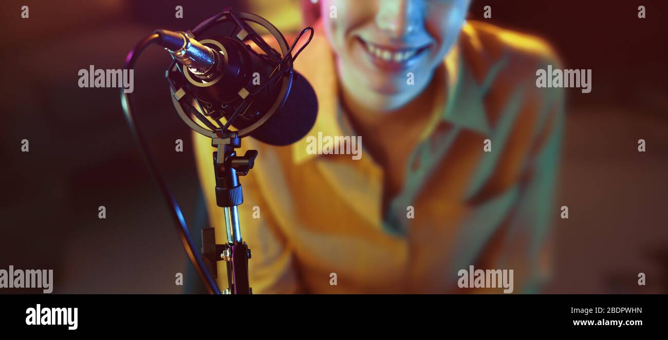 Announcer talking into microphone hi-res stock photography and images ...
