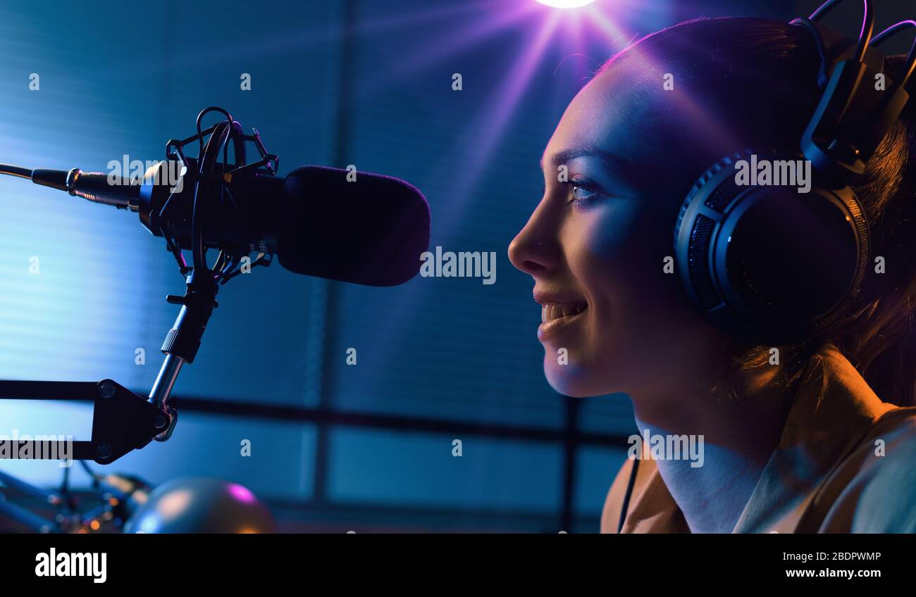 She dj hi-res stock photography and images - Alamy