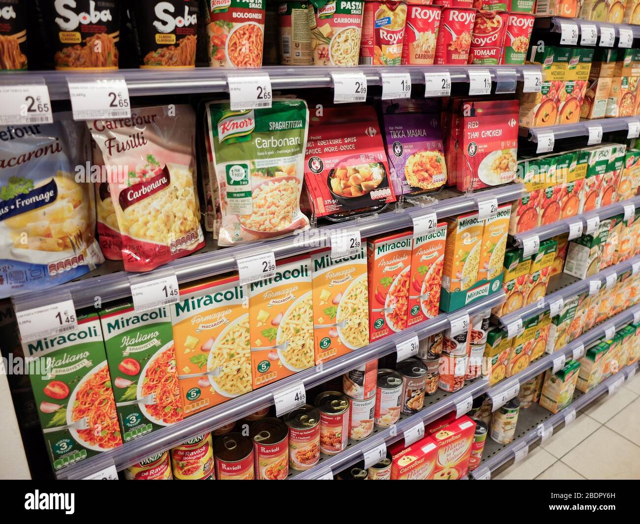 Prepared pasta in a grocery store Stock Photo - Alamy