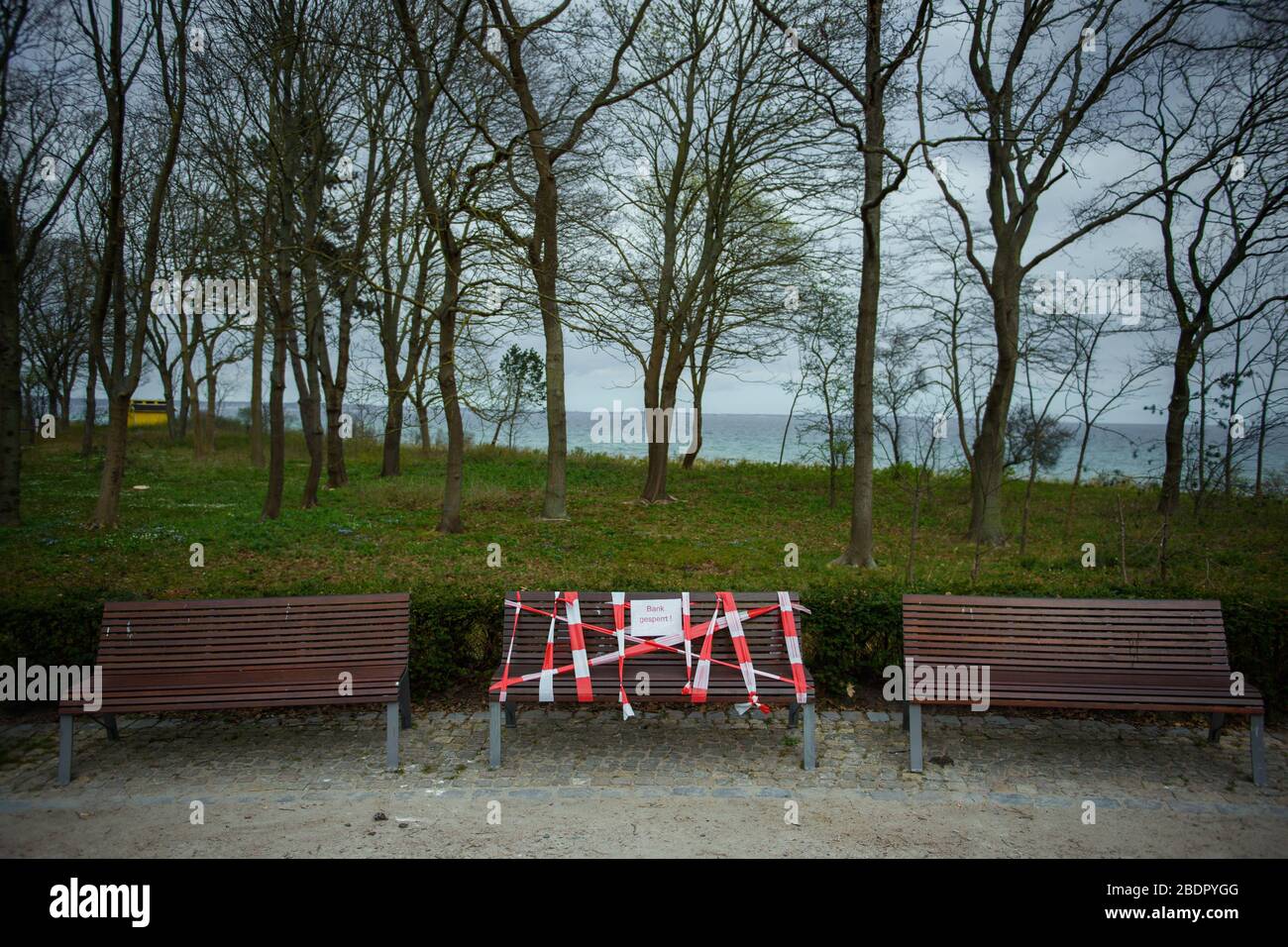 Blocked benches hi-res stock photography and images - Alamy