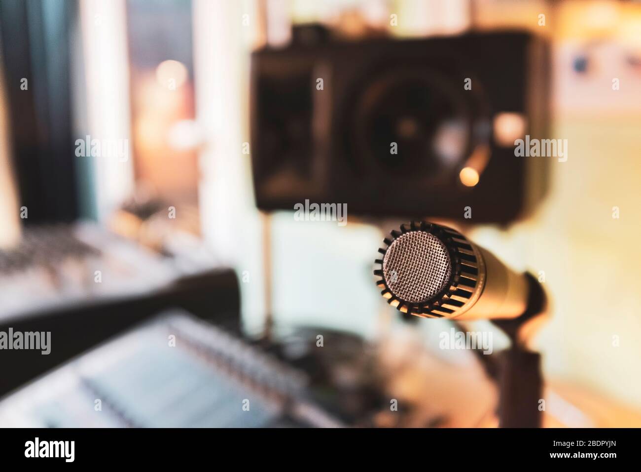 Recording studio control room hi-res stock photography and images - Alamy