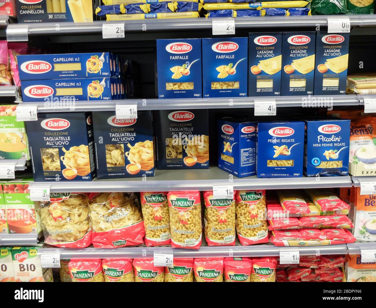 Variety barilla pasta store hi-res stock photography and images - Alamy