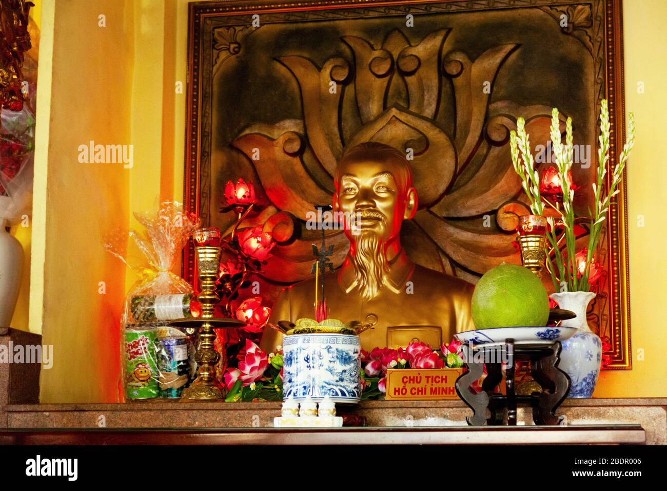 Vietnamese sculpture hi-res stock photography and images - Alamy