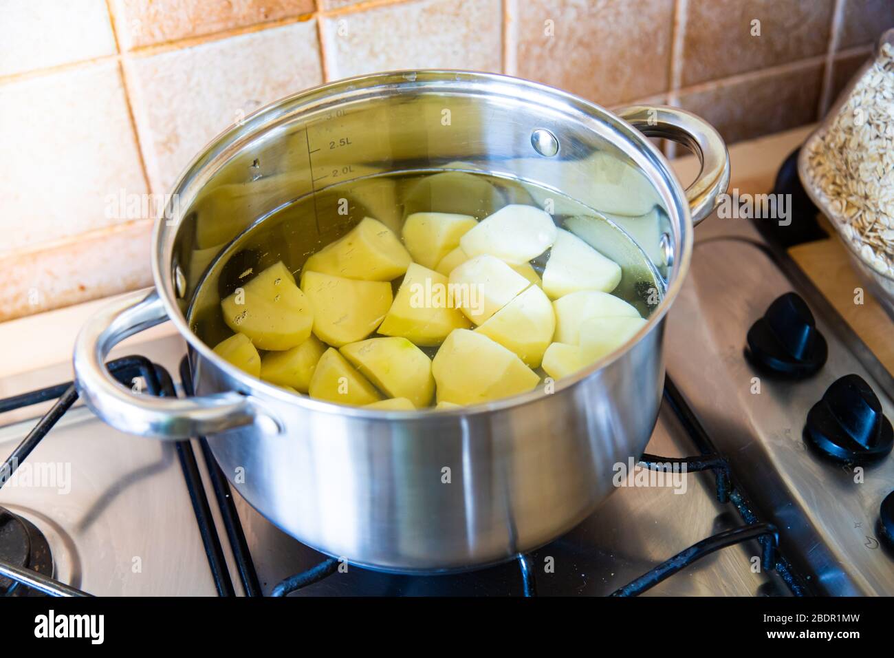 Boiling potatoes hi-res stock photography and images - Alamy