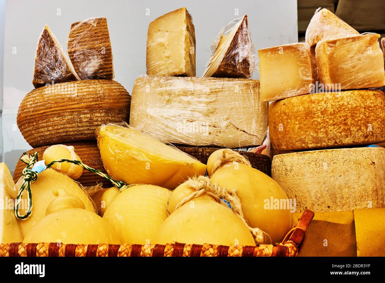 Cheese display grocery store hi-res stock photography and images - Alamy