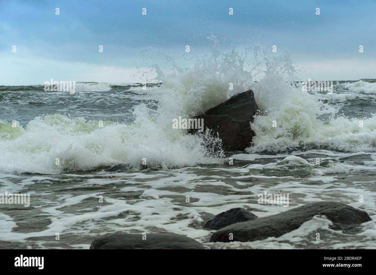 Waves beat on rocky shore hi-res stock photography and images - Alamy