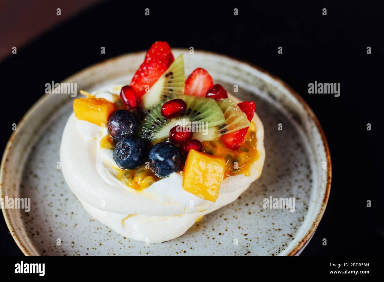 Mixed fruit pavlova hi-res stock photography and images - Alamy