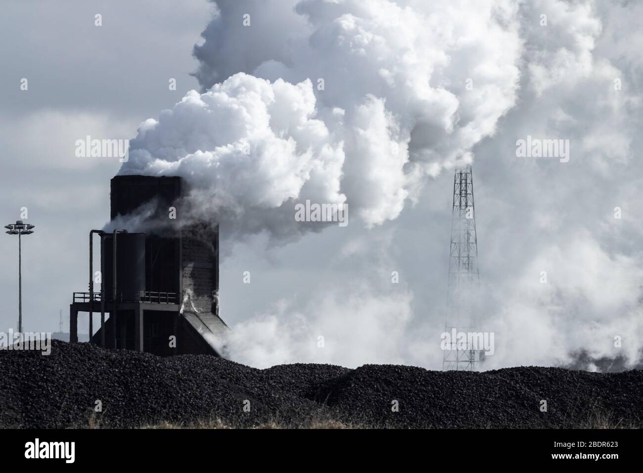 Chimney belching smoke hi-res stock photography and images - Alamy