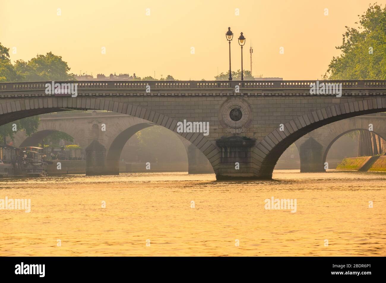 Bridges over the river seine hi-res stock photography and images - Alamy
