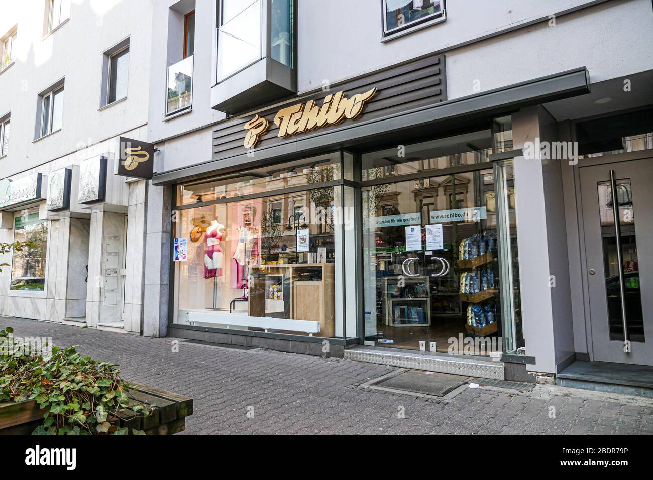 Closed Franchise Store in Frankfurt During Covid-19 Lockdown Stock ...