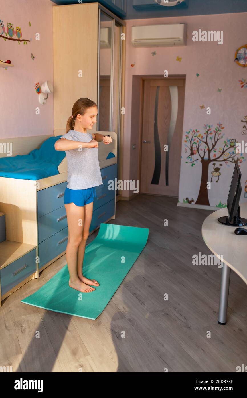 Tennage girl doing fitness gymnastics at home. Gymnastics video ...