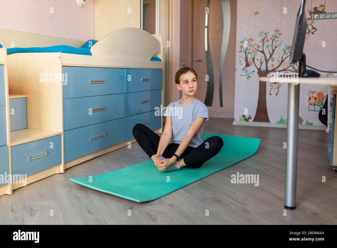 Tennage girl doing fitness gymnastics at home. Gymnastics video ...