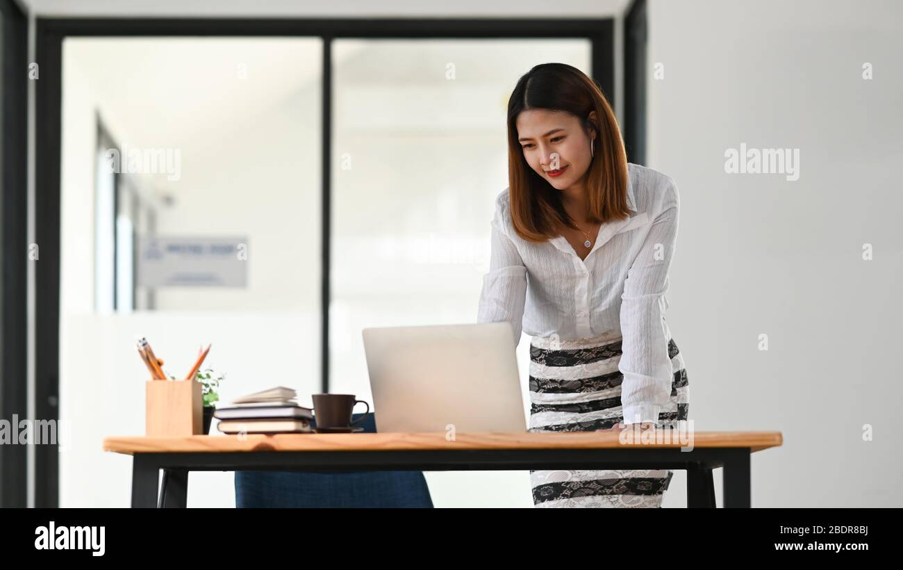 Law office secretary computer hi-res stock photography and images - Alamy