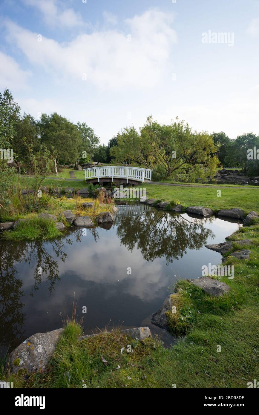 Bridge small pond garden hi-res stock photography and images - Alamy