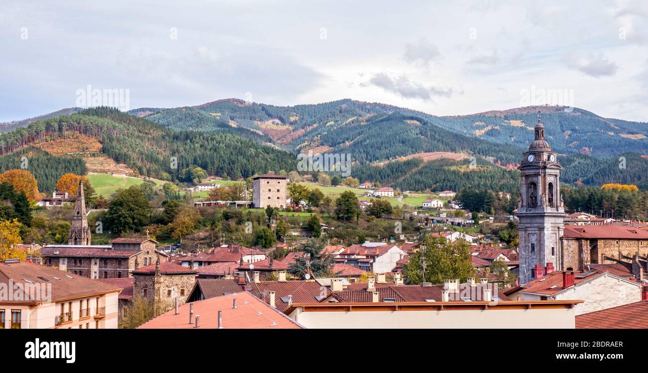 Vista de Oñate. Guipúzcoa. País Vasco. España Stock Photo - Alamy