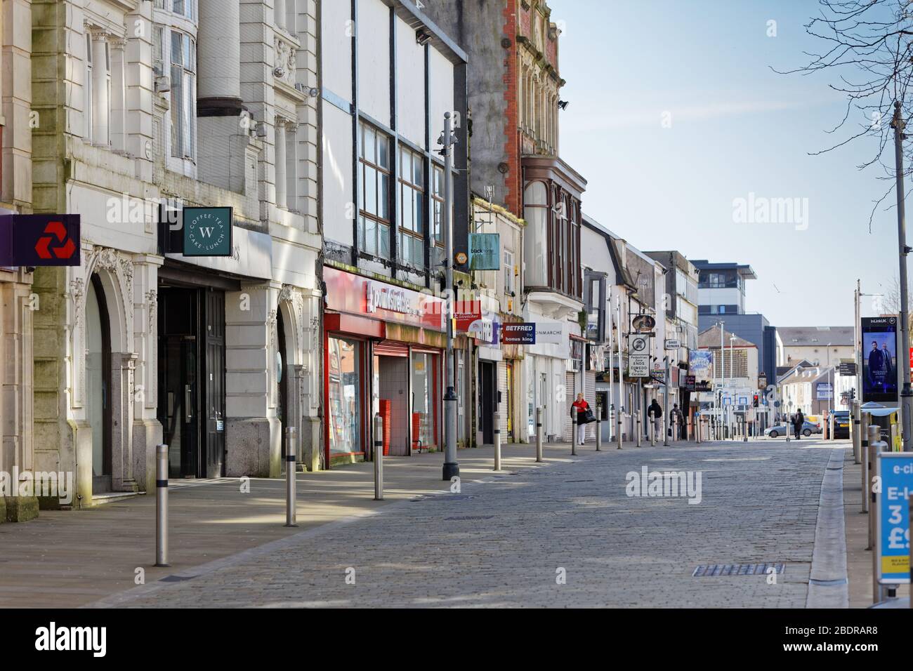 Empty city streets uk hi-res stock photography and images - Alamy