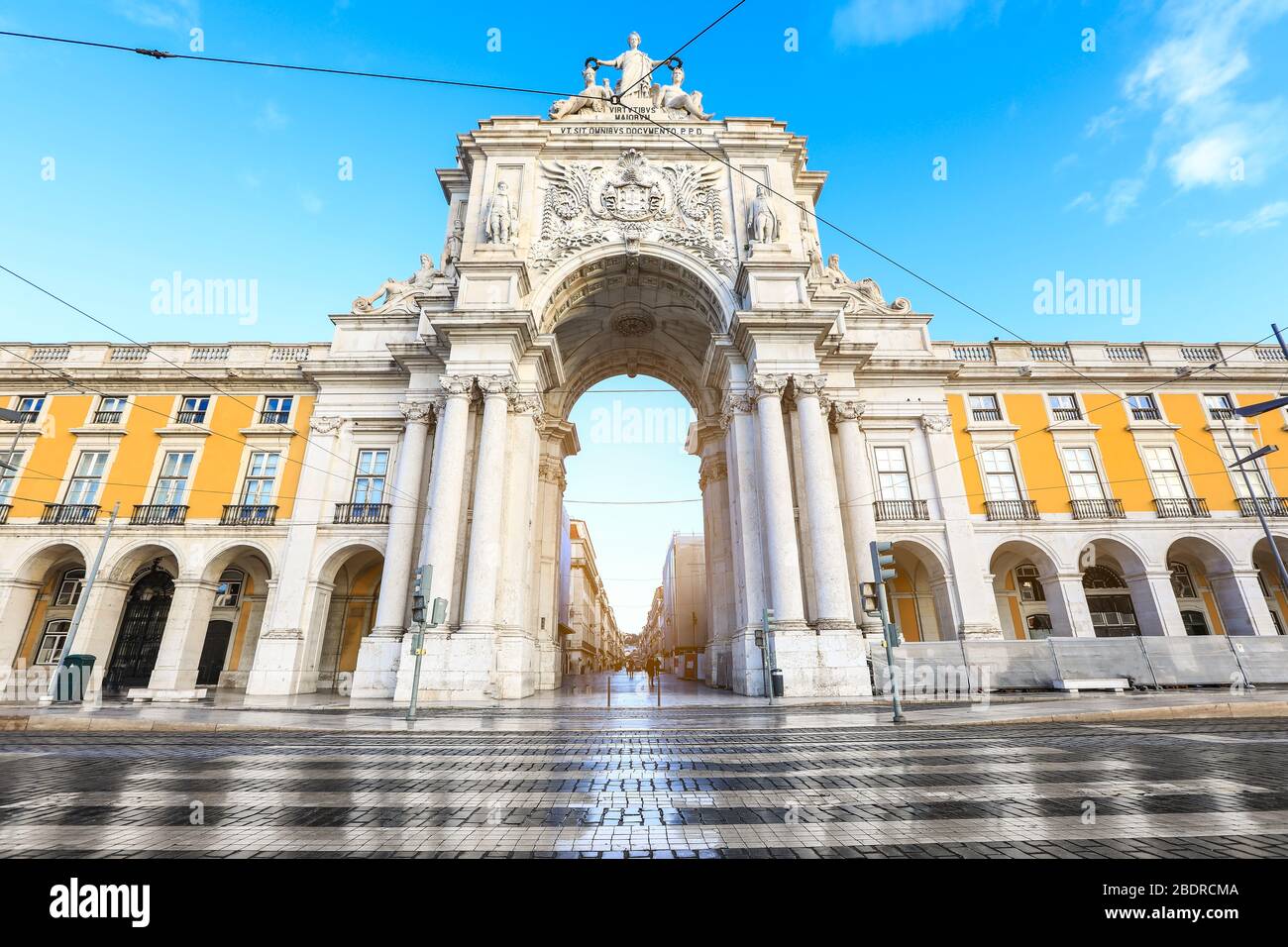 Triumphal Arch ( Arco da Rua Augusta ) on Commerce Square in Lisbon ...