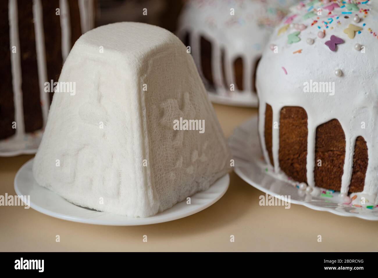 Cupcake pyramid hi-res stock photography and images - Alamy