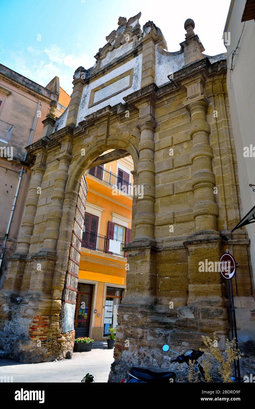 Sea italy gate hi-res stock photography and images - Alamy