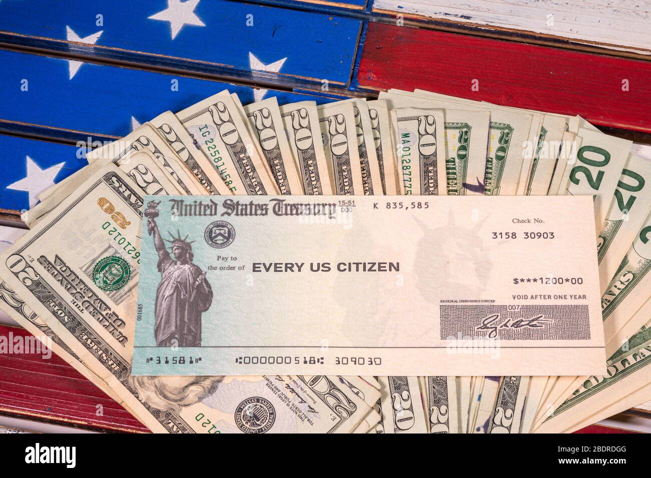 Cash stack 20 dollar bills hi-res stock photography and images - Alamy