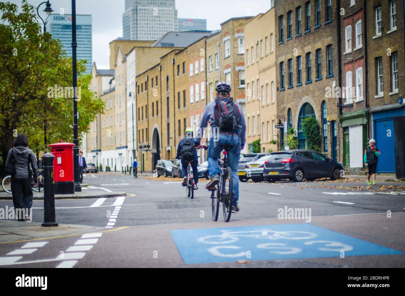Commuters cycling to work along Cycle Super Highway 3 towards Canary ...