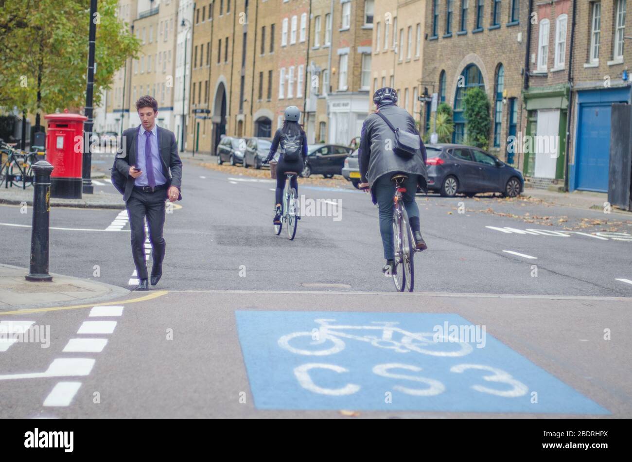 Commuters cycling to work along Cycle Super Highway 3 towards Canary ...