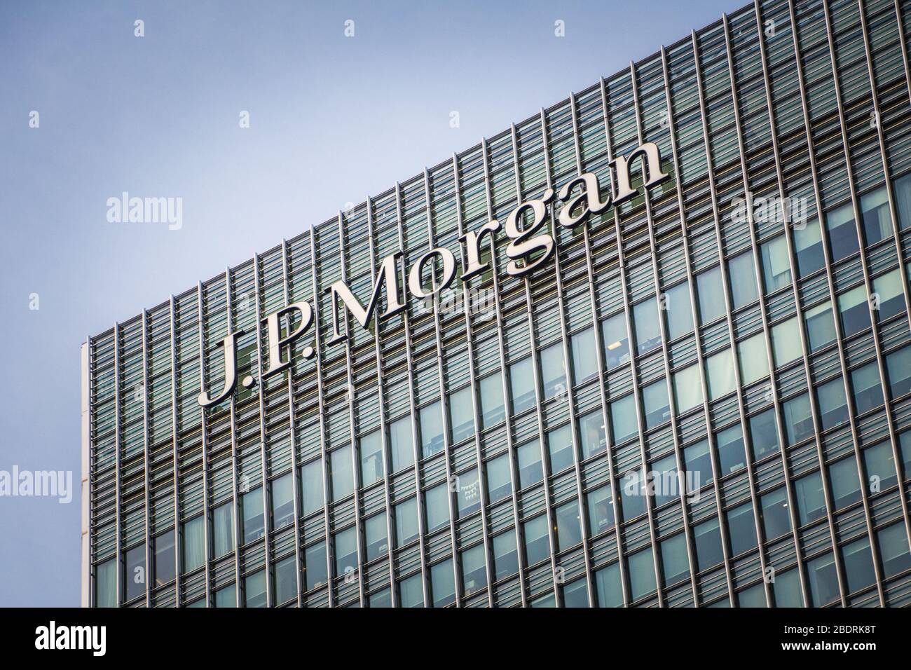 Chase bank building logo hi-res stock photography and images - Alamy