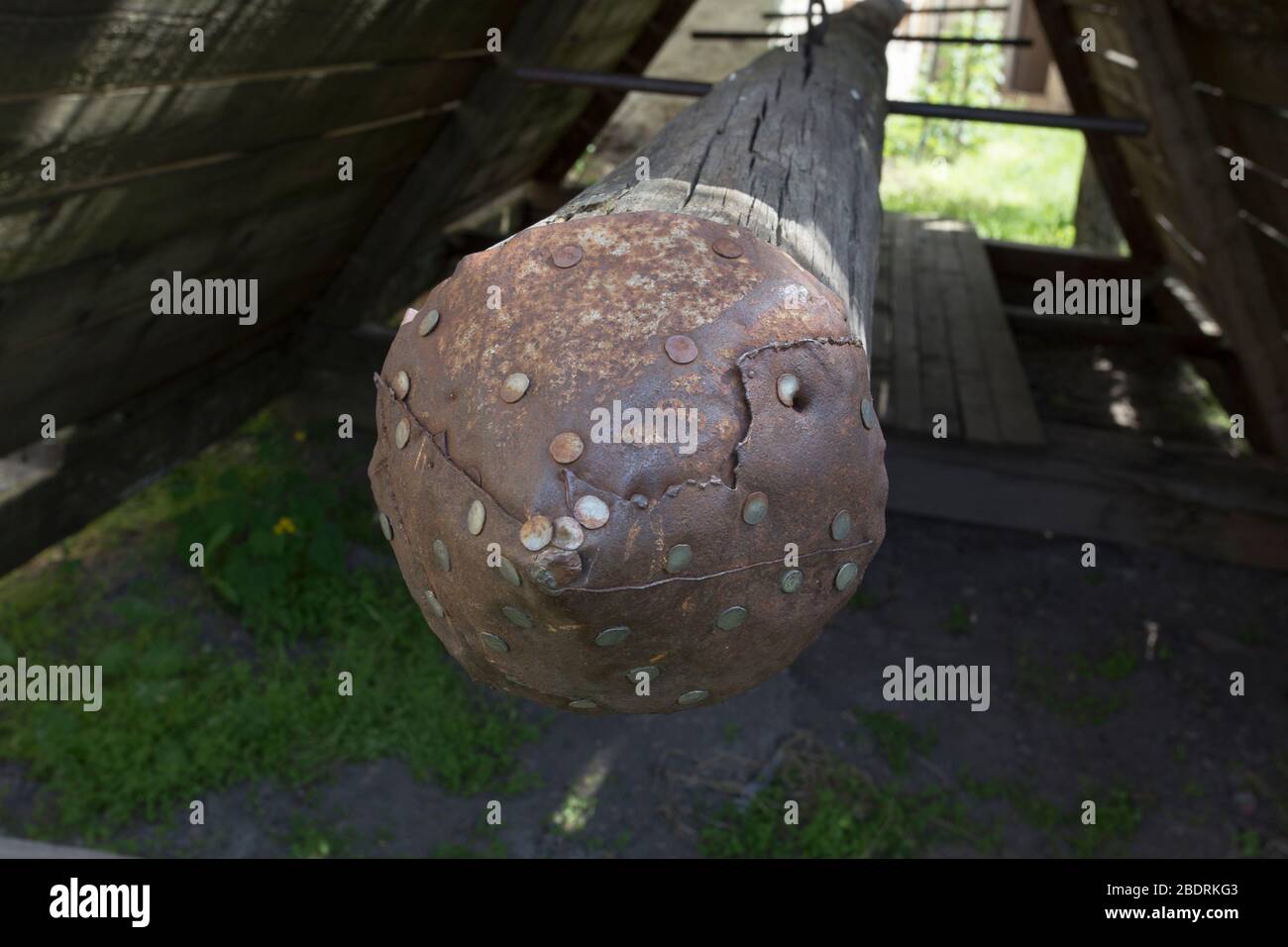 Medieval siege battering ram hi-res stock photography and images - Alamy